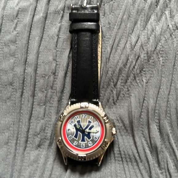 MLB | Accessories | Vintage 998 Mlb Ny Yankees Watch | Poshmark